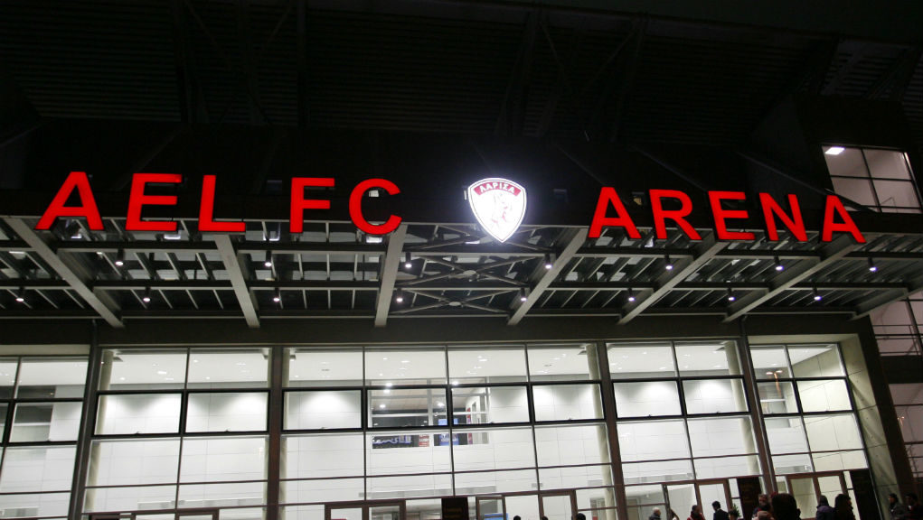 Αποδοκιμασίες έξω - «Γιούχες» μέσα στο AEL FC ARENA - larissanet.gr