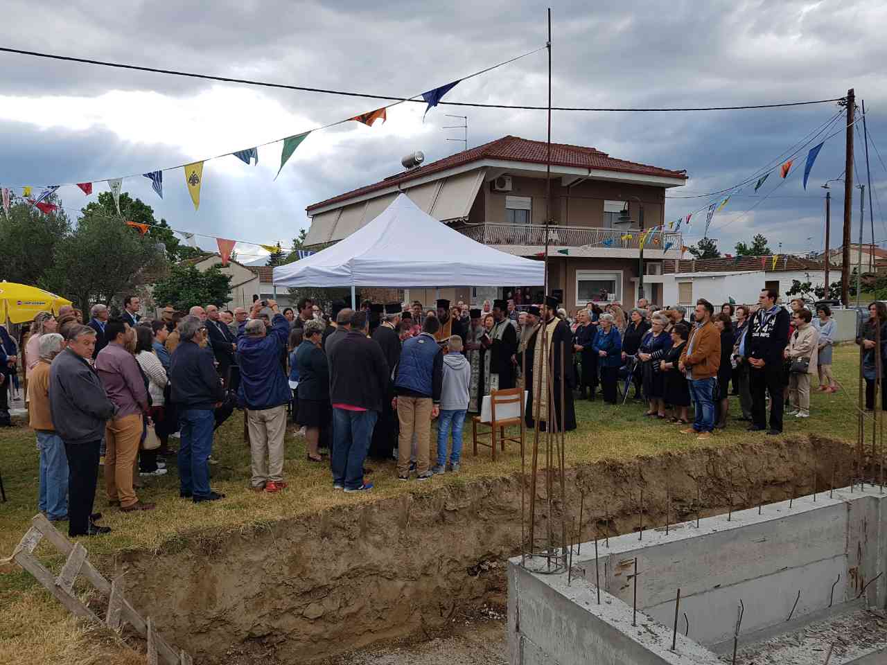 Θεμελιώθηκε η Εκκλησία του Αγίου Λουκά στον Αμπελώνα (ΦΩΤΟ) - larissanet.gr