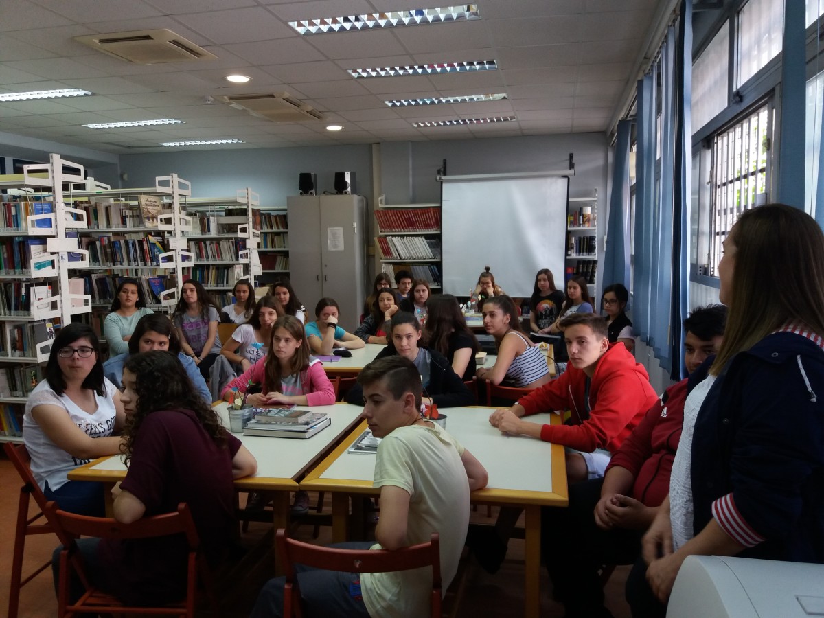 Στο 5ο Γυμνάσιο Λάρισας η συγγραφέας Μπέττυ Μαγρίζου - larissanet.gr