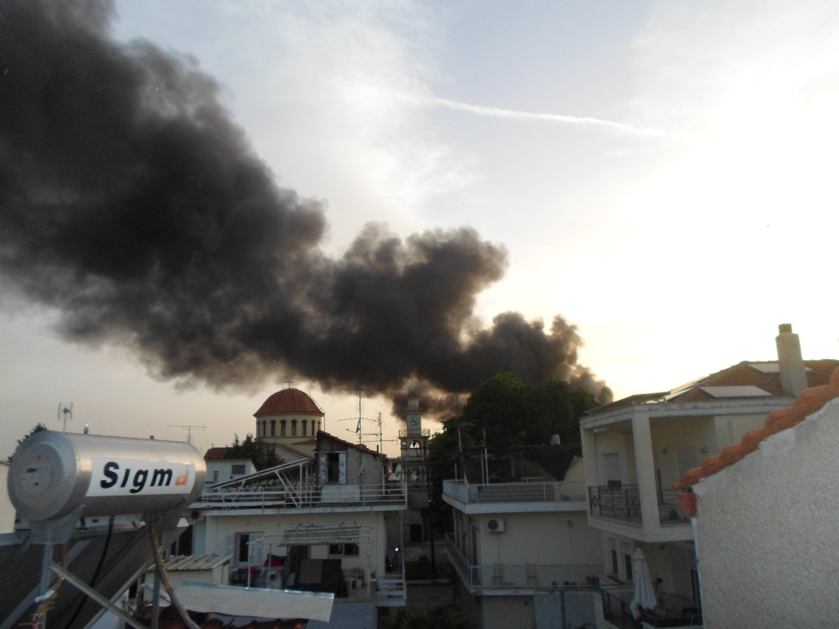 Αποπνικτική ατμόσφαιρα σε γειτονιές της Λάρισας (ΦΩΤΟ) - larissanet.gr
