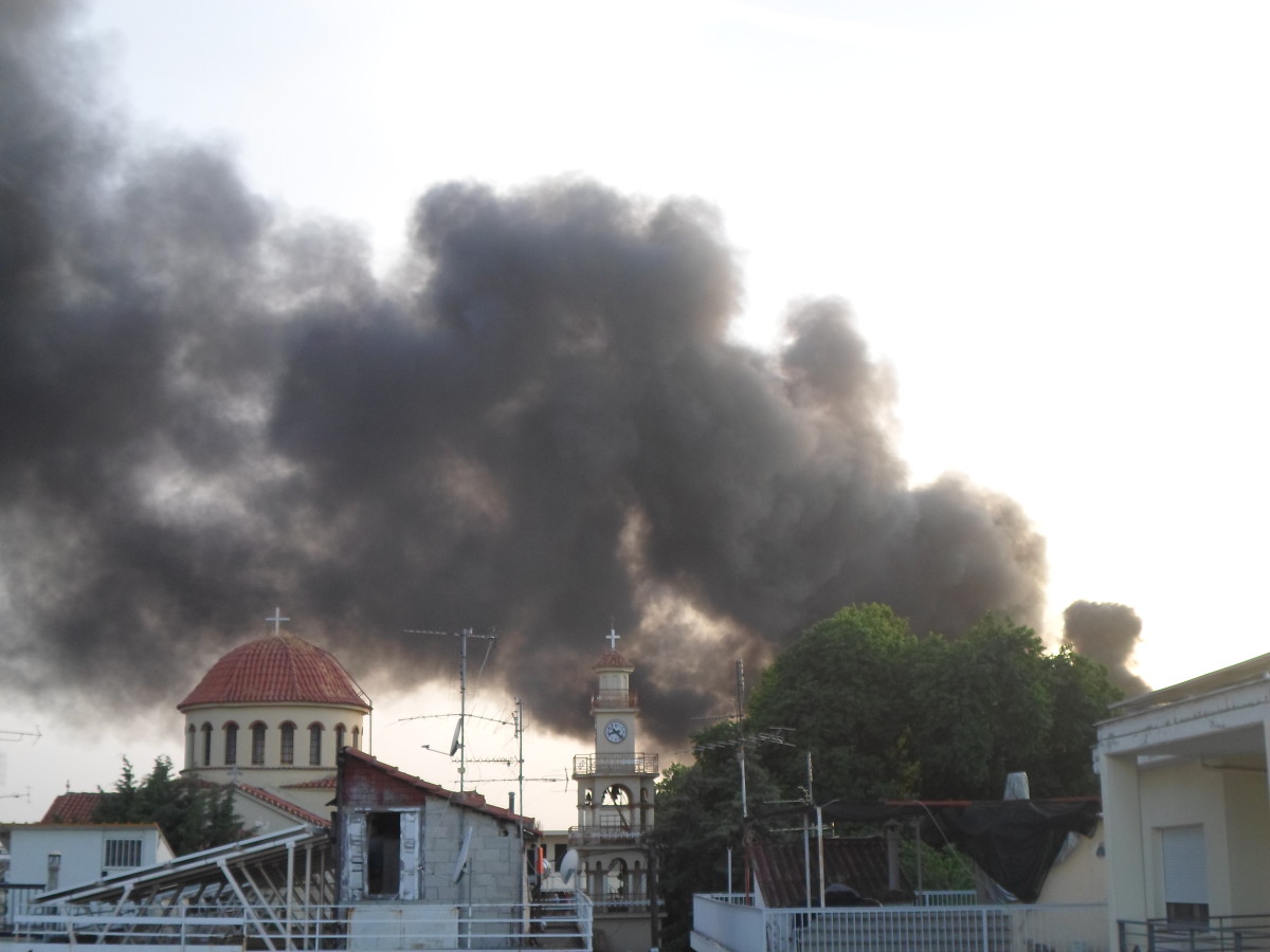 Αποπνικτική ατμόσφαιρα σε γειτονιές της Λάρισας (ΦΩΤΟ) - larissanet.gr