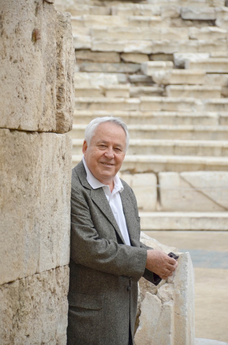Γιώργος Ζιάκας: "Γεννήθηκα για να γίνω σκηνογράφος" - larissanet.gr