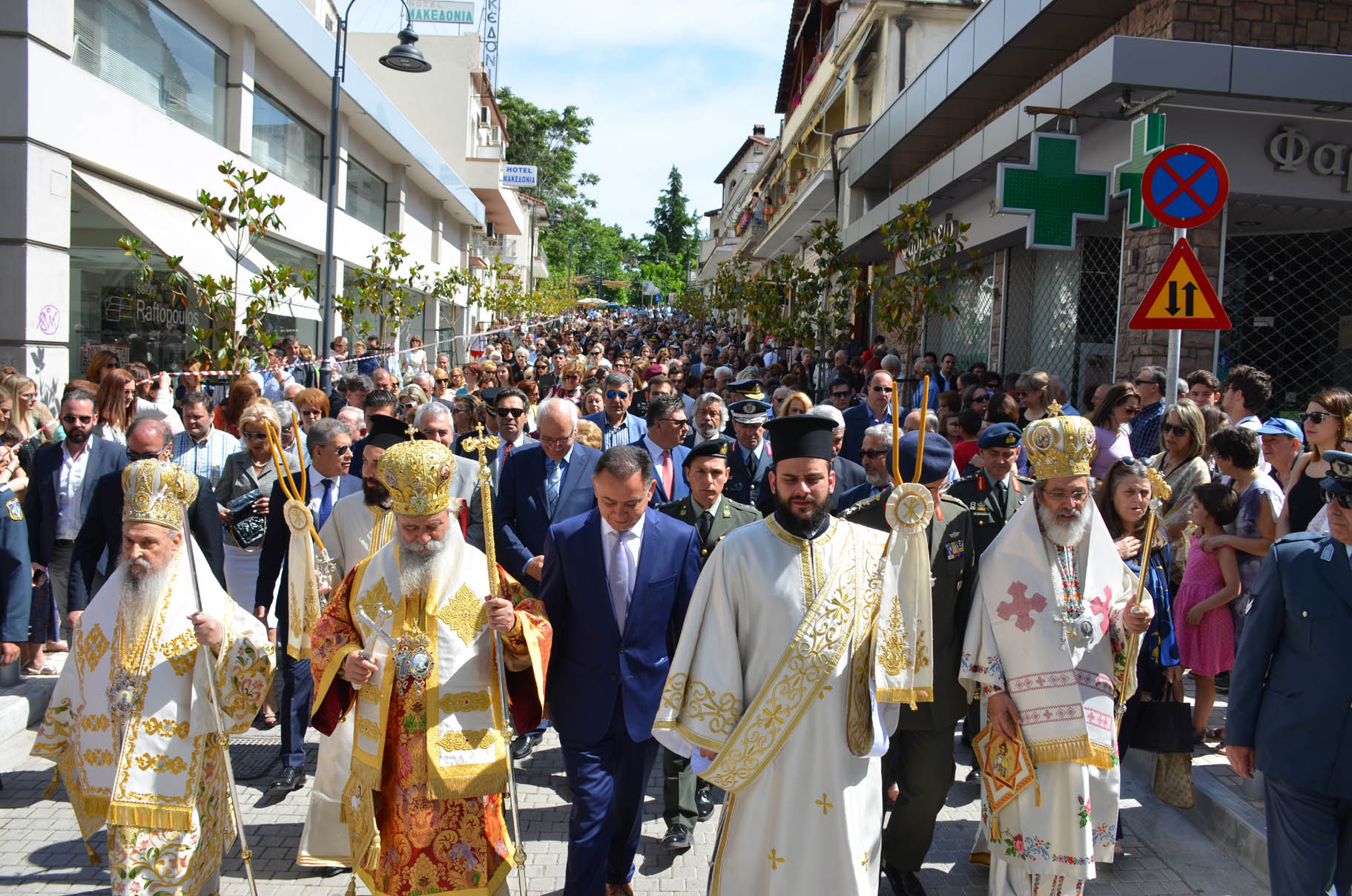Κλικς από τον λαμπρό εορτασμό του Αγίου Αχιλλίου (ΦΩΤΟ) - larissanet.gr
