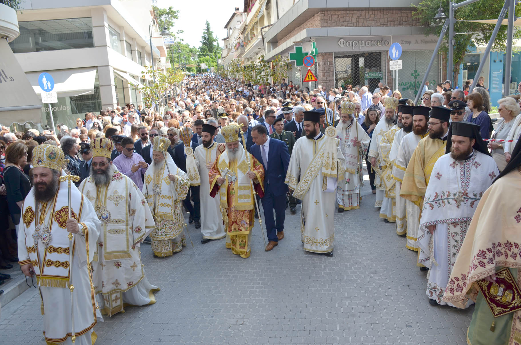 Κλικς από τον λαμπρό εορτασμό του Αγίου Αχιλλίου (ΦΩΤΟ) - larissanet.gr