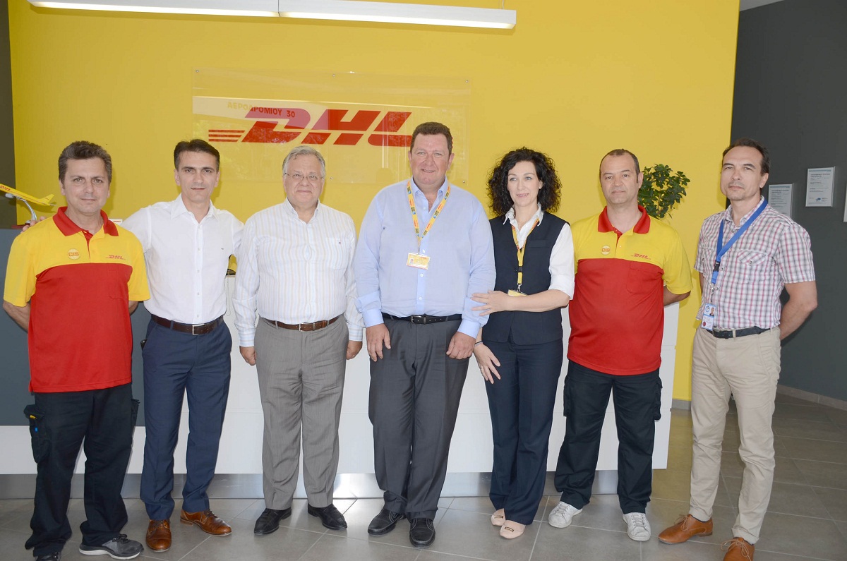 Ένα αυτοκίνητο της DHL για το Χαμόγελο του Παιδιού στη Λάρισα ...