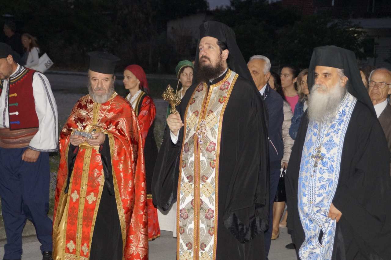 Λιτανεία στην ενορία του Αγίου Γεωργίου (ΦΩΤΟ) - larissanet.gr
