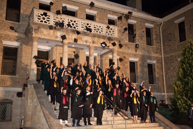 Τελετή αποφοίτησης των σπουδαστών του Perrotis College - larissanet.gr