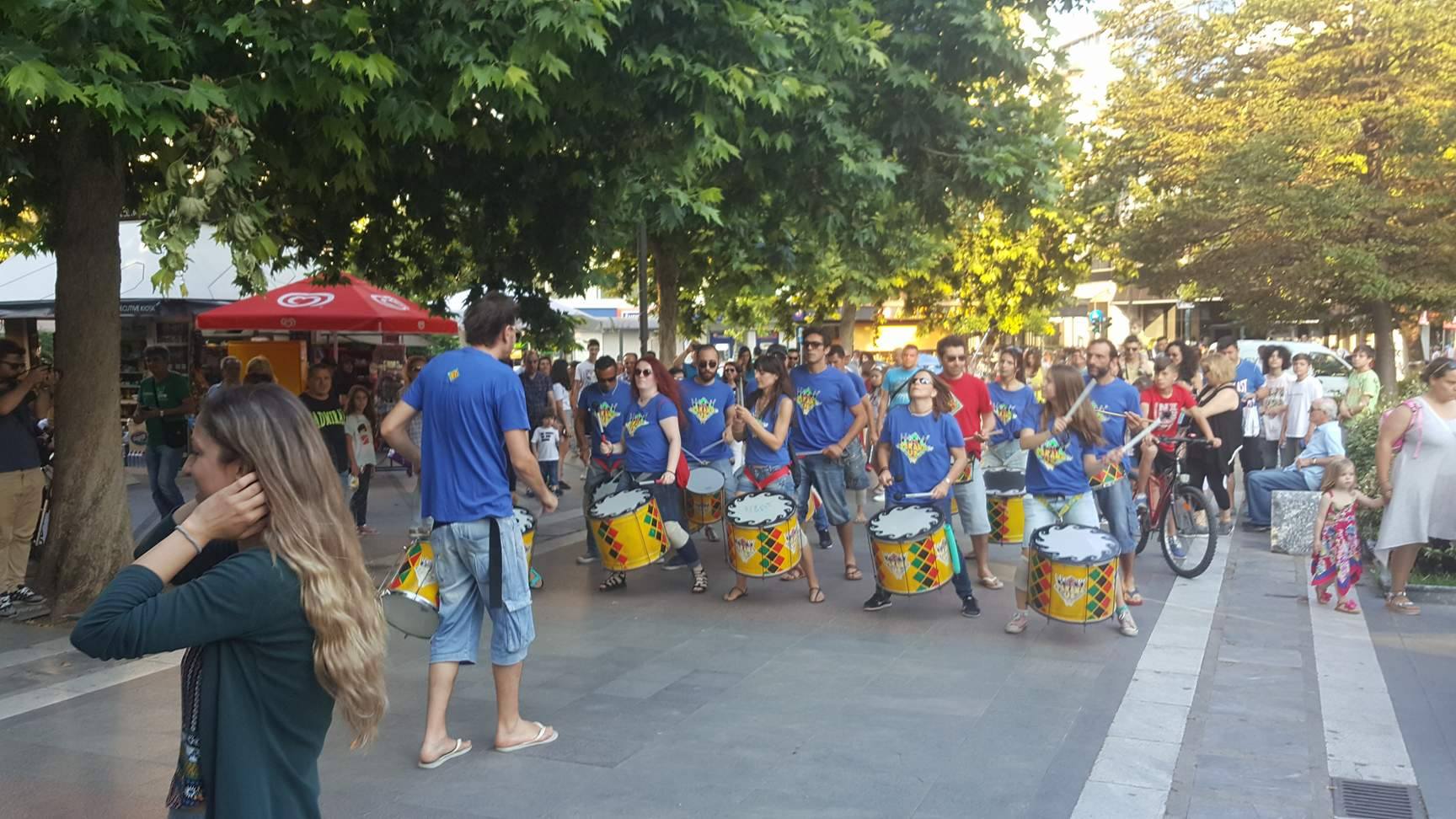 Ξεσήκωσαν το Κέντρο της Λάρισας (ΦΩΤΟ + ΒΙΝΤΕΟ) - larissanet.gr
