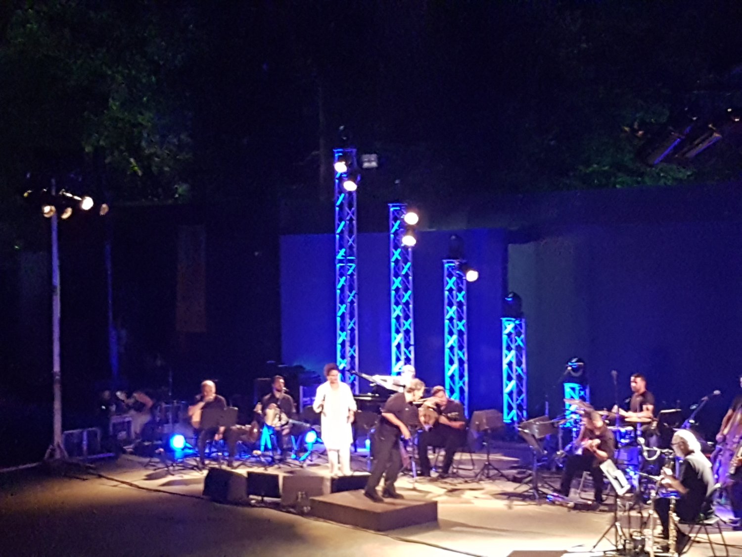 Η βροχή διέκοψε τη συναυλία Ξαρχάκου – Πρωτοψάλτη (ΦΩΤΟ) - larissanet.gr