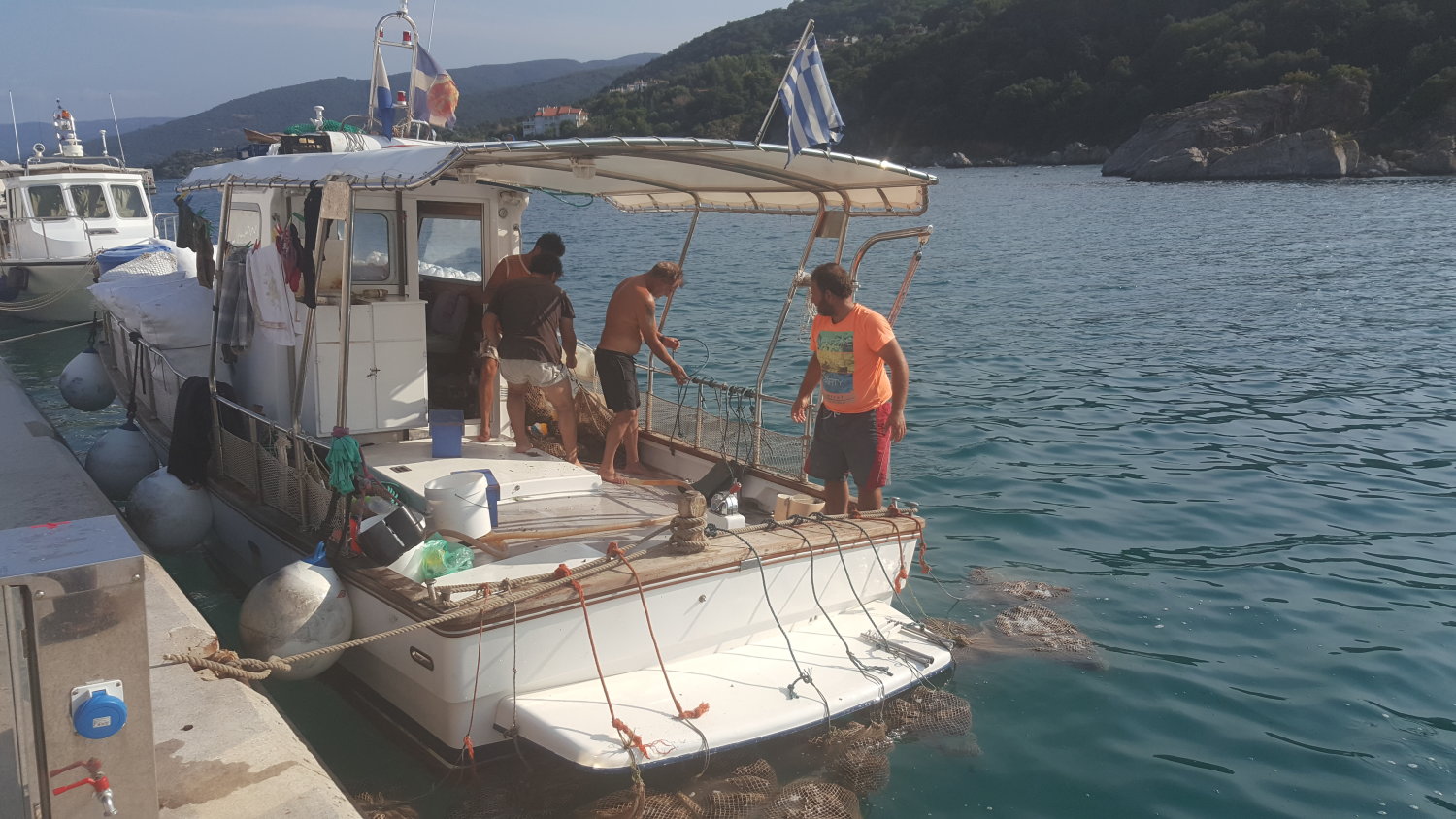 Και όμως... ψαρεύουν σφουγγάρια στα παράλια της Λάρισας! (ΦΩΤΟ ...