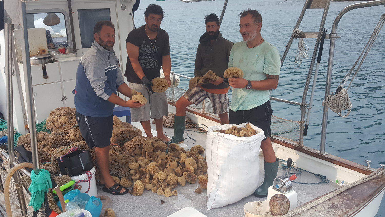 Και όμως... ψαρεύουν σφουγγάρια στα παράλια της Λάρισας! (ΦΩΤΟ ...
