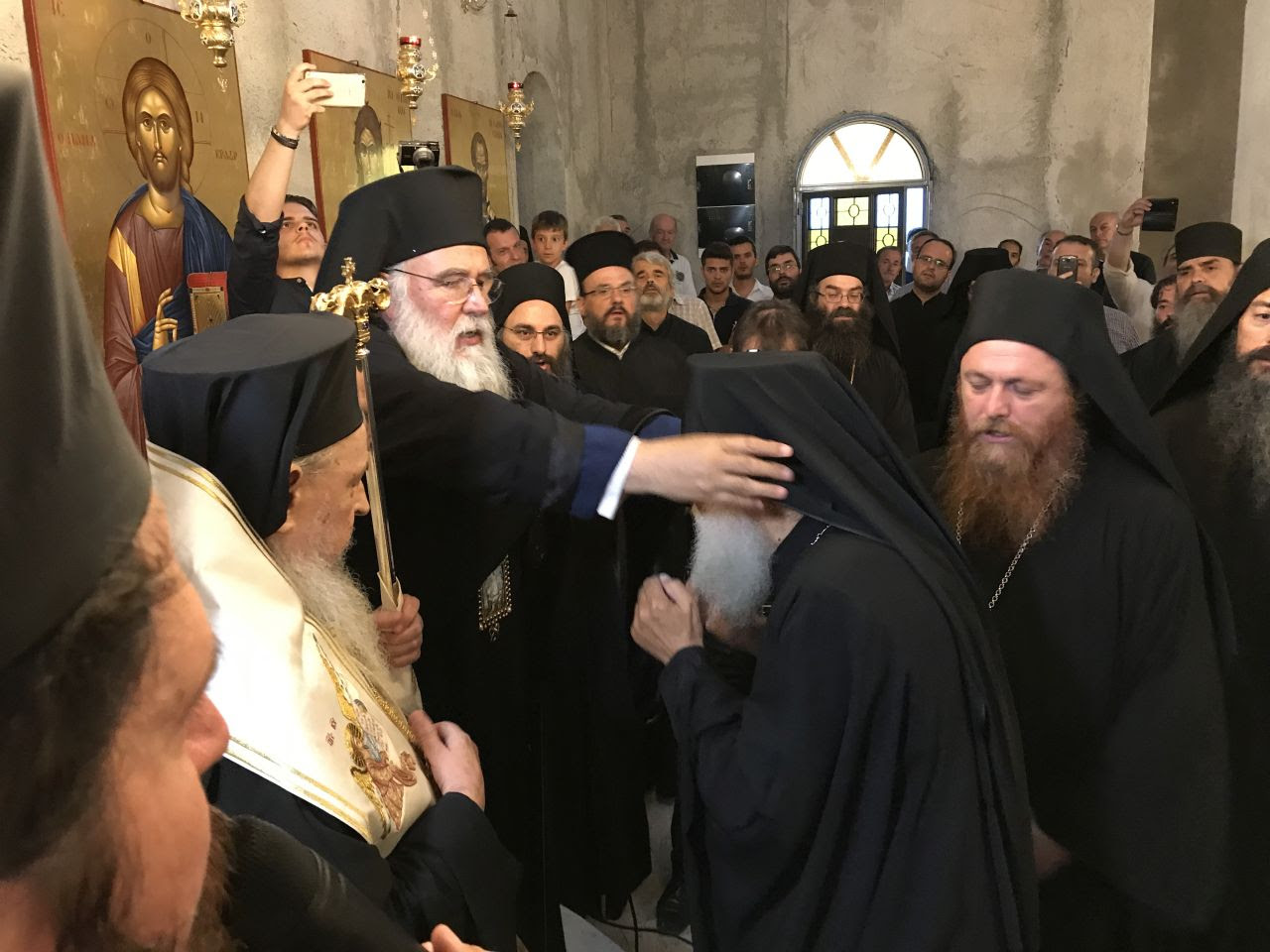 Ενθρονίστηκε ο πρώτος ηγούμενος της Ι.Μ. Αγίου Νικοδήμου στον Πυργετό ...