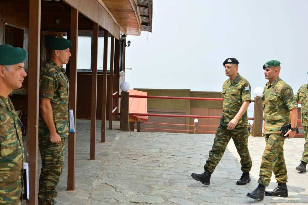 Στον Όλυμπο ανέβηκε ο αρχηγός ΓΕΣ (φωτο) - larissanet.gr