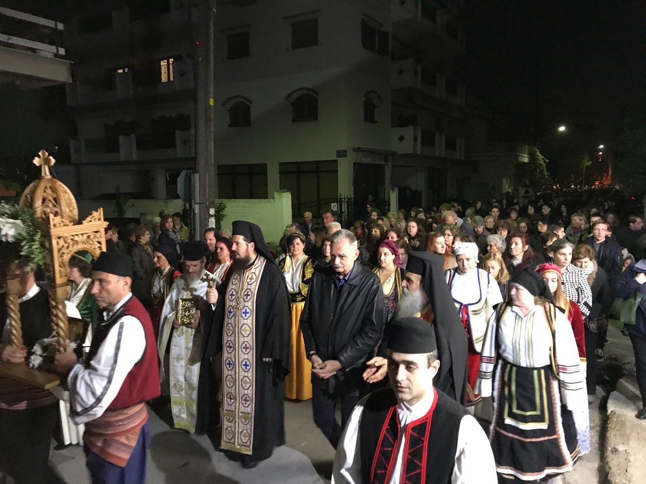 Λιτανεία του Αγίου Νεκταρίου στη Λάρισα (φωτ.) - larissanet.gr