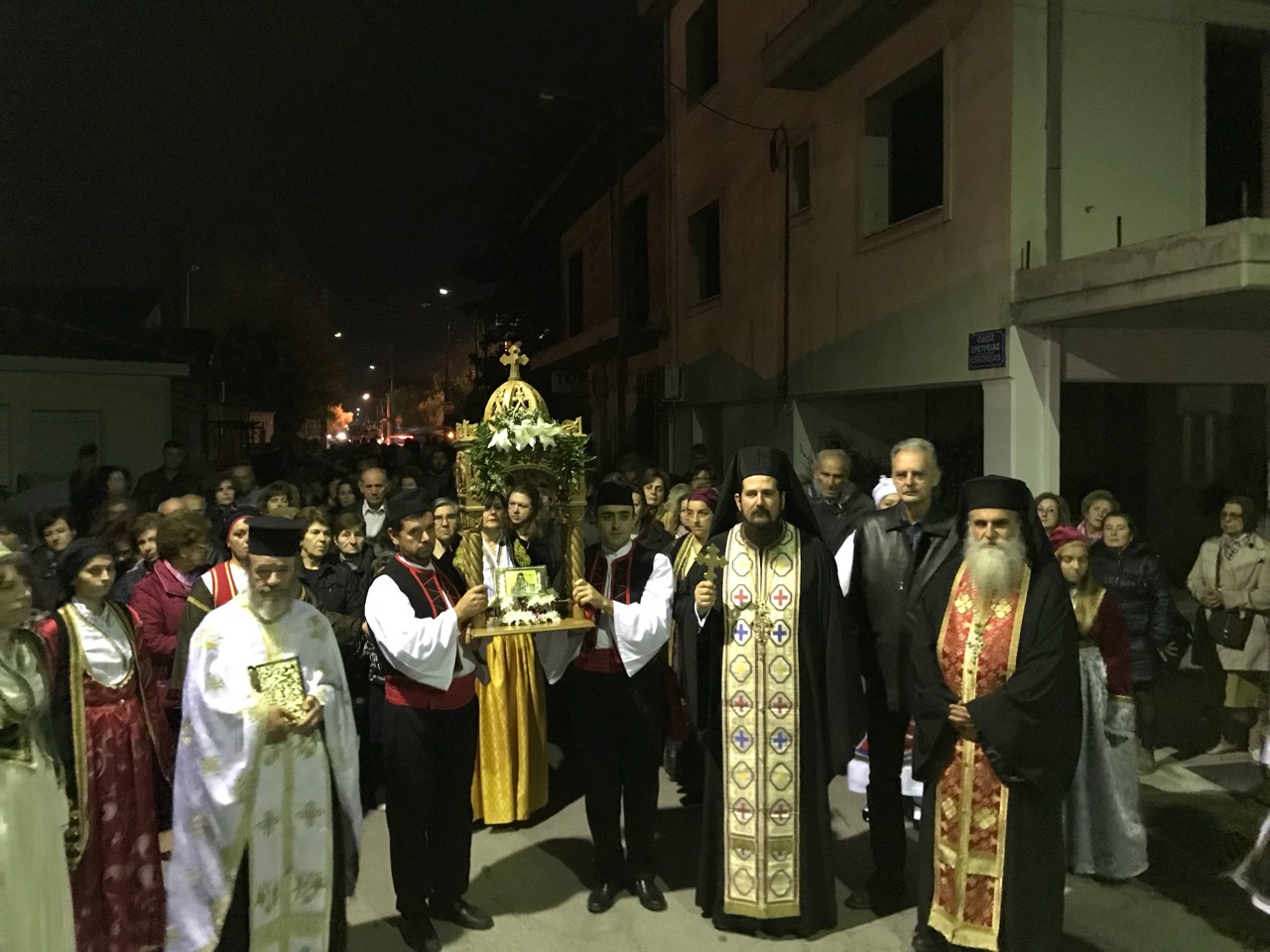Λιτανεία του Αγίου Νεκταρίου στη Λάρισα (φωτ.) - larissanet.gr