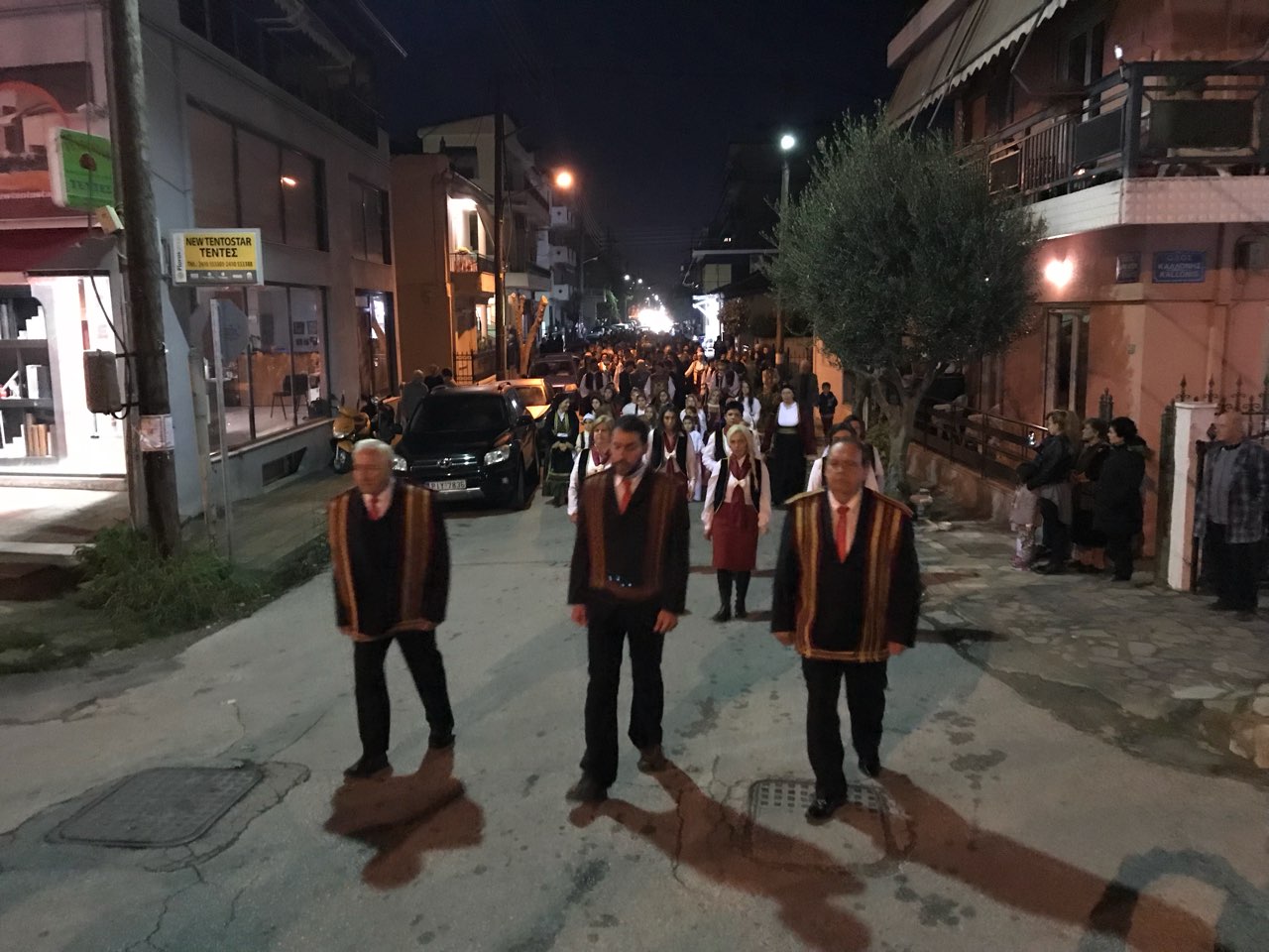 Λιτανεία του Αγίου Νεκταρίου στη Λάρισα (φωτ.) - larissanet.gr