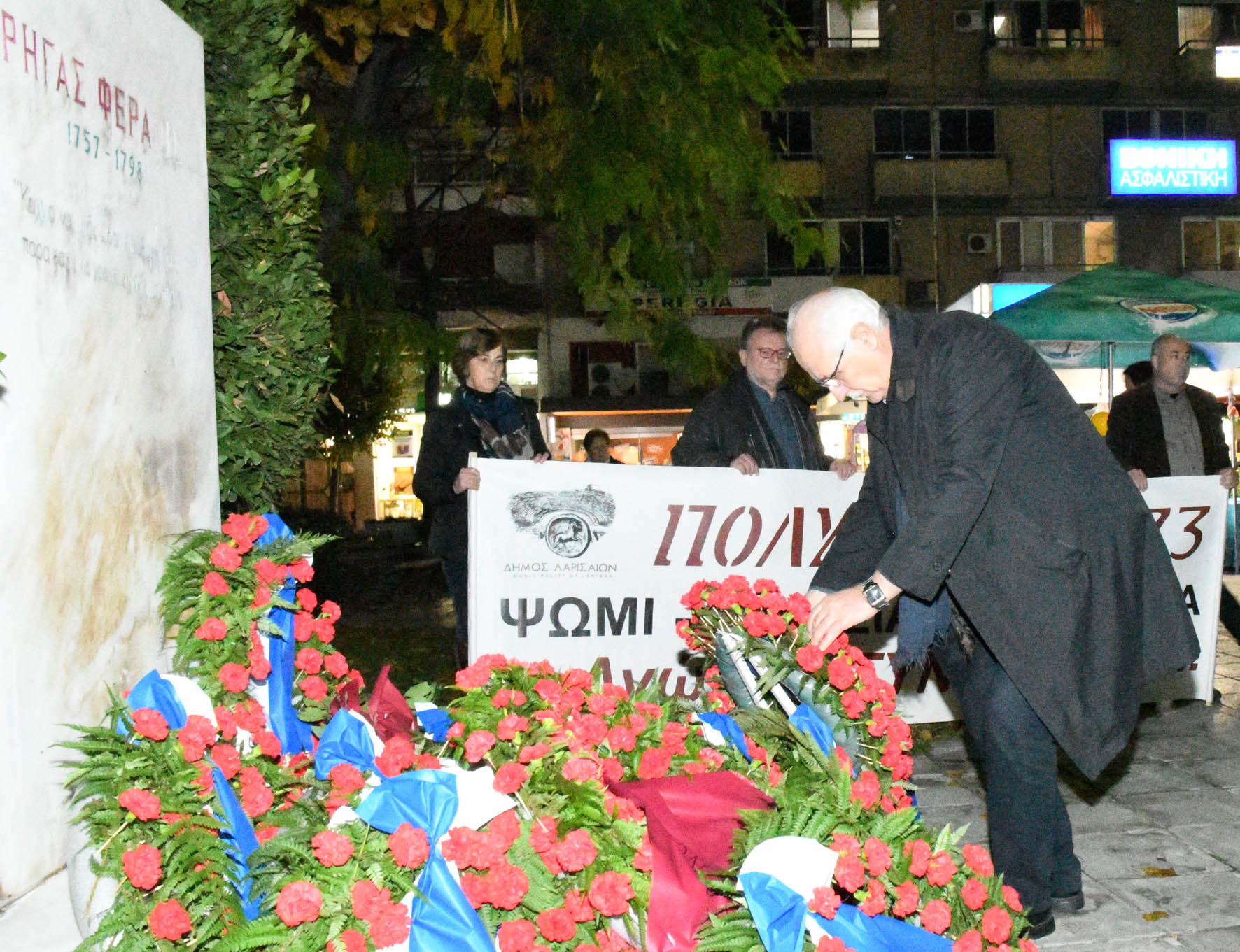 Εικόνες από την εκδήλωση στην Κεντρική Πλατεία για την 17η Νοεμβρίου ...