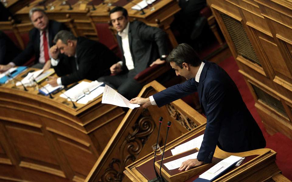 Σφοδρή σύγκρουση Τσίπρα - Μητσοτάκη στη Βουλή - larissanet.gr