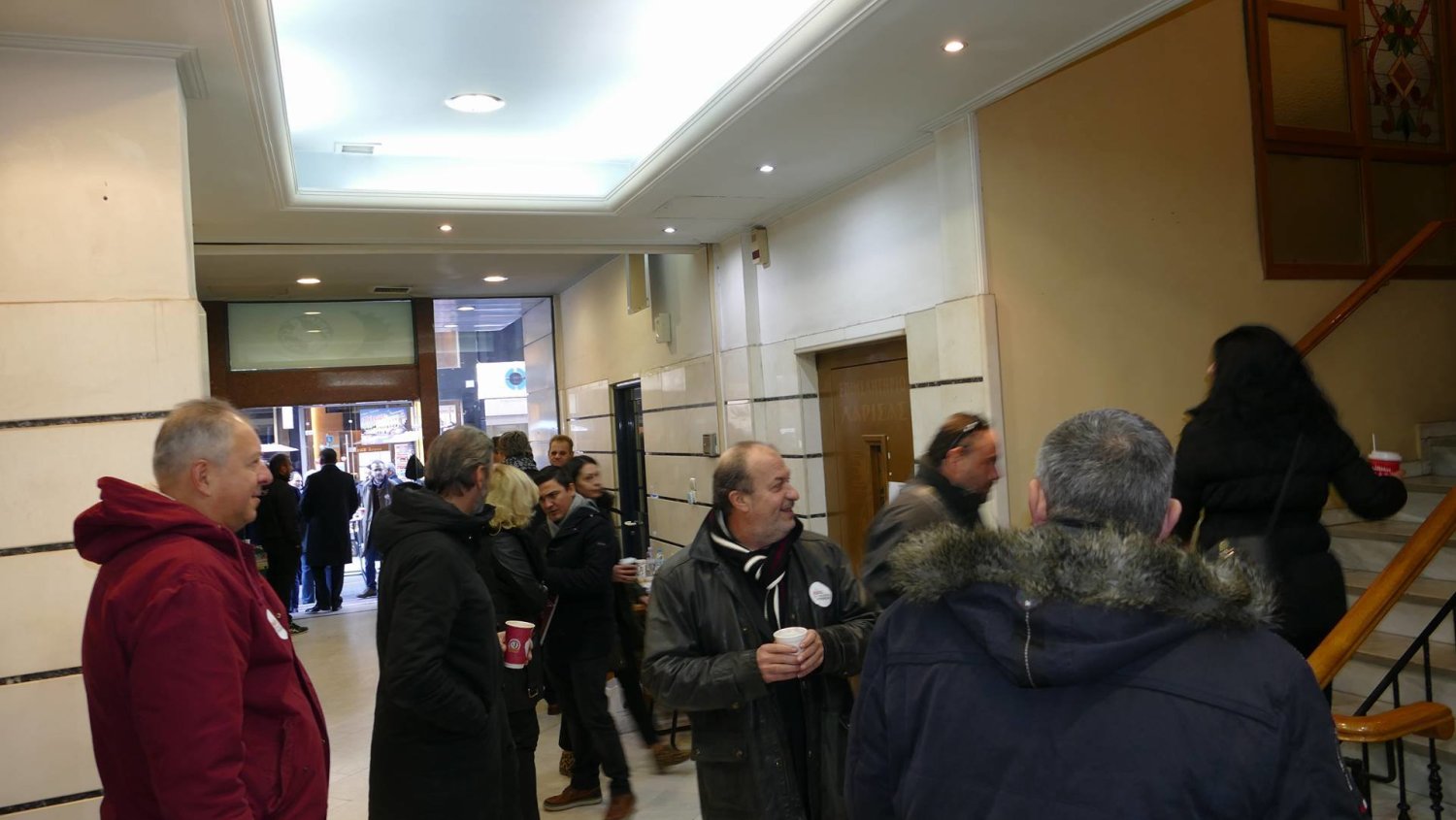 «Πυκνώνει» η κίνηση μέσα και έξω από το Επιμελητήριο Λάρισας (φωτο ...