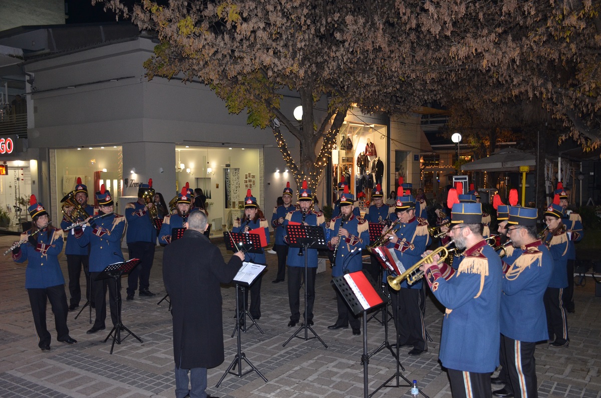 Γιορτινές νότες από τη Φιλαρμονική του Δήμου Λαρισαίων (φωτ.+βίντεο ...