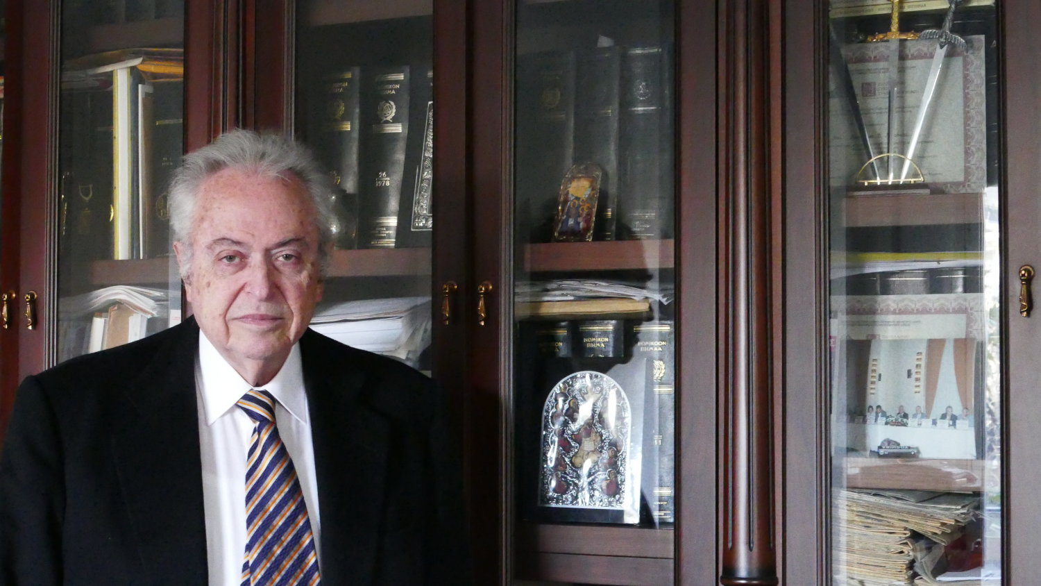 Λάρισα: «Έφυγε» ο συνταξιούχος συμβολαιογράφος Αθανάσιος Αλμπάνης ...