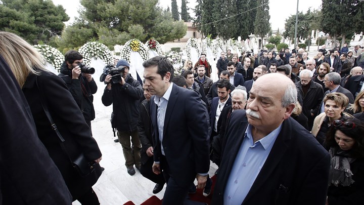 Θρήνος στην κηδεία του Θοδωρή Μιχόπουλου - larissanet.gr