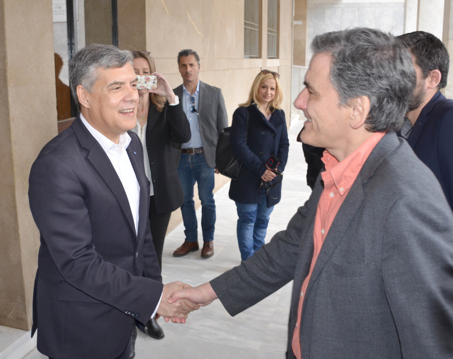 Τα «καλά» και τα «κακά» που άκουσε ο Τσακαλώτος (φωτ.) - larissanet.gr
