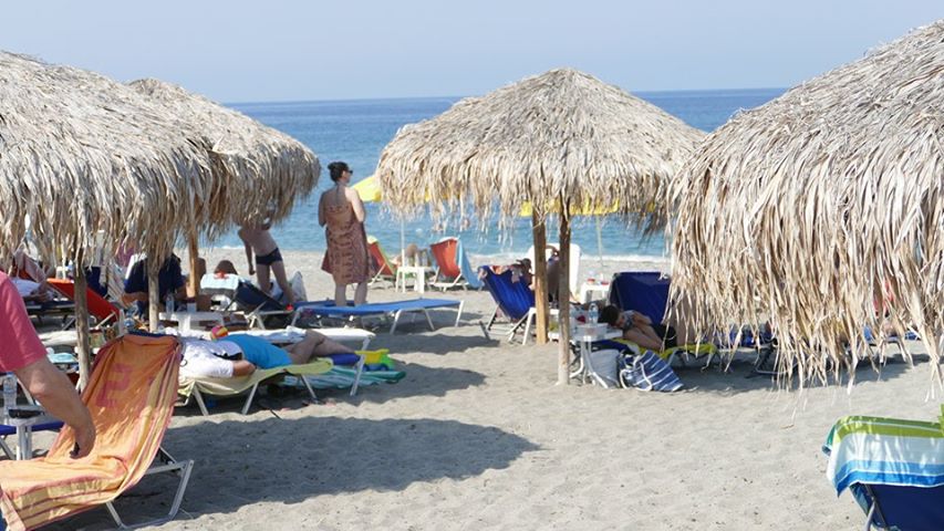 "Βούλιαξαν" τα παράλια του νομού Λάρισας (φωτ.) - larissanet.gr