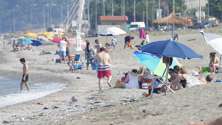 "Βούλιαξαν" τα παράλια του νομού Λάρισας (φωτ.) - larissanet.gr