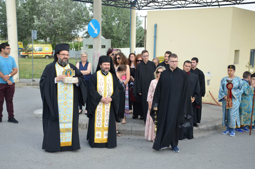 Στο εκκλησάκι του ΠΓΝΛ για τον Άγιο Λουκά τον Ιατρό (φωτ.) - larissanet.gr