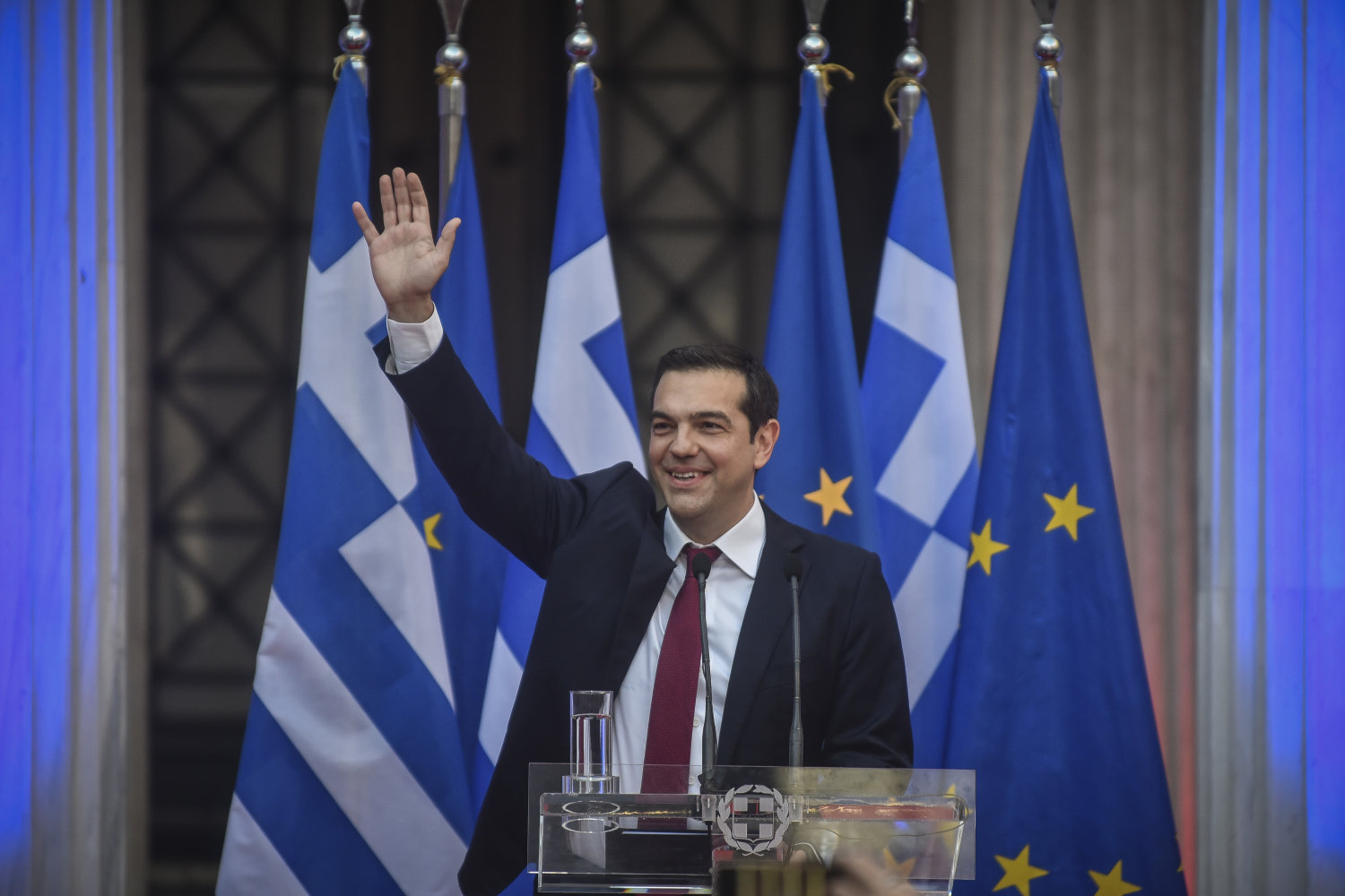 Με γραβάτα στο Ζάππειο ο Τσίπρας: Φτάσαμε στο τέλος των μνημονίων και ...