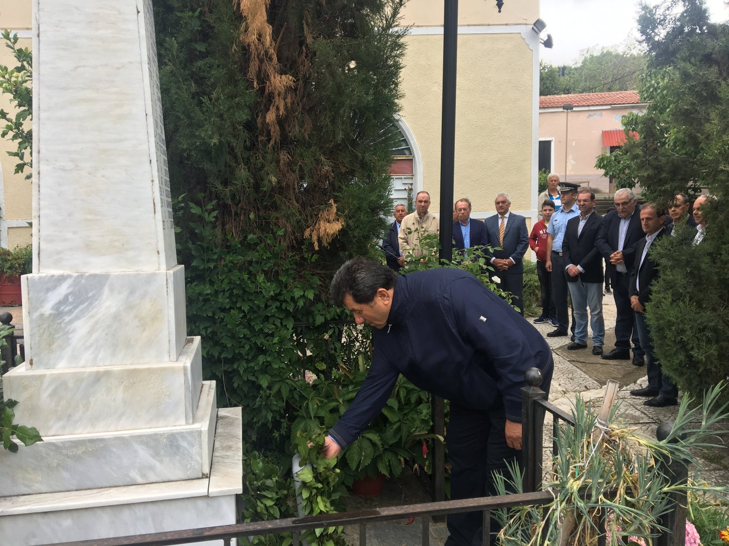 Μνημόσυνο για τους πεσόντες ήρωες στη Σπηλιά Δ. Τεμπών (φωτ ...