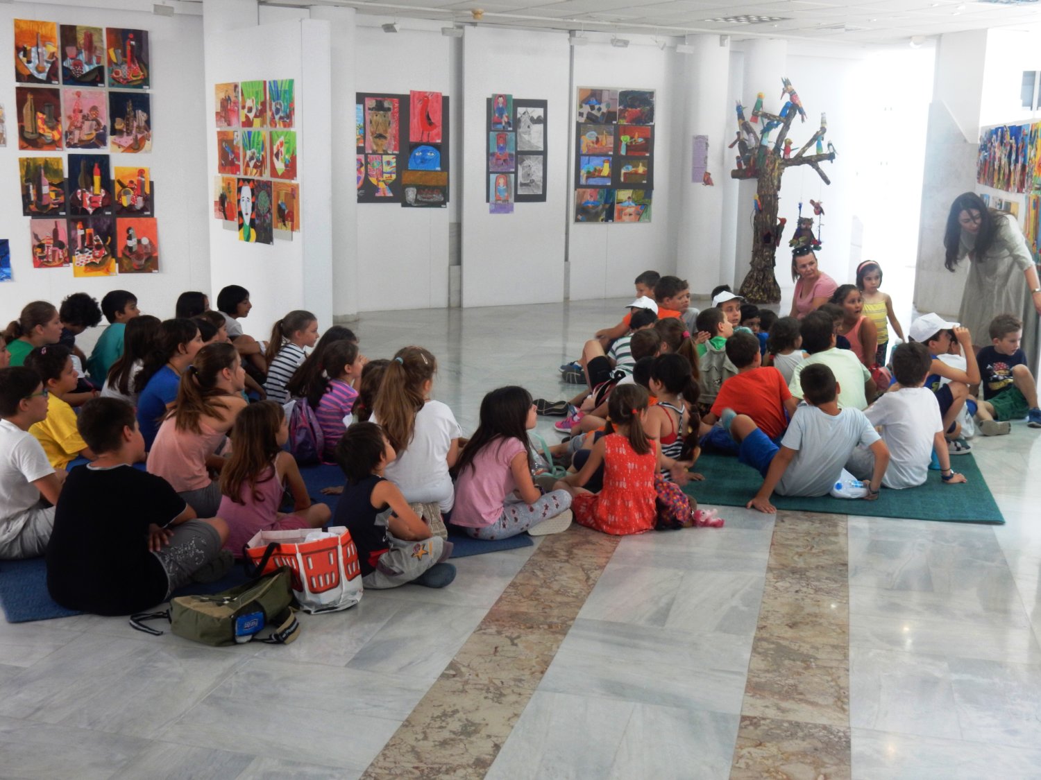 Στη Δημοτική Πινακοθήκη παιδιά από τη «Κατασκήνωση στη Πόλη ...