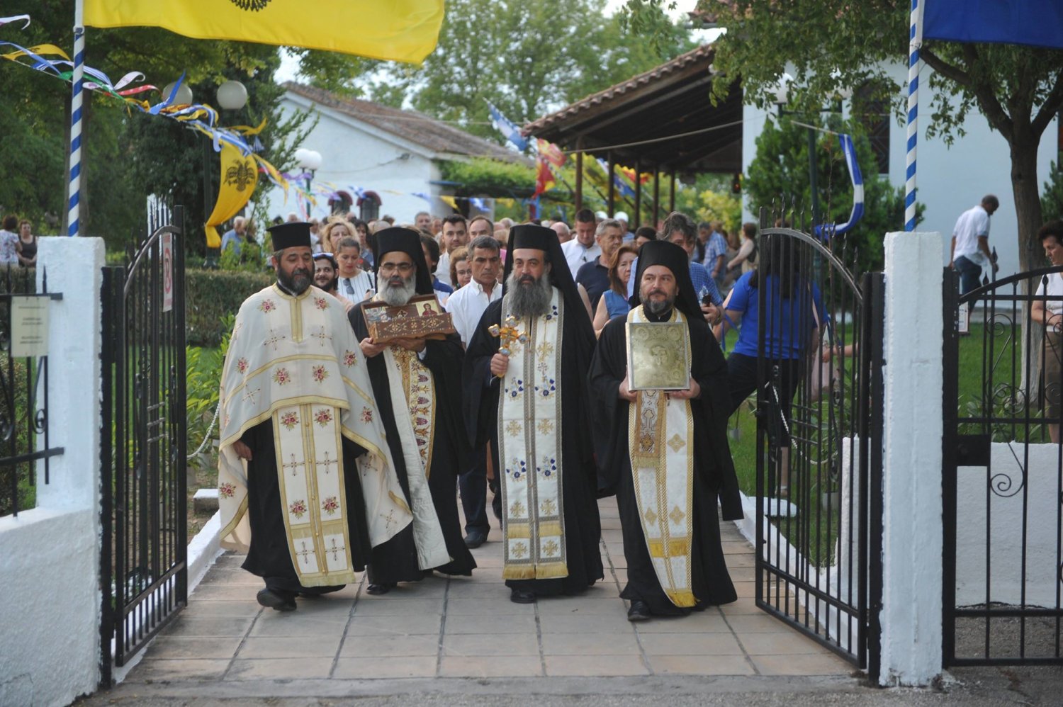 Πλήθος κόσμου στην Αγία Μαρίνα στη Λάρισα (φωτ.) - larissanet.gr