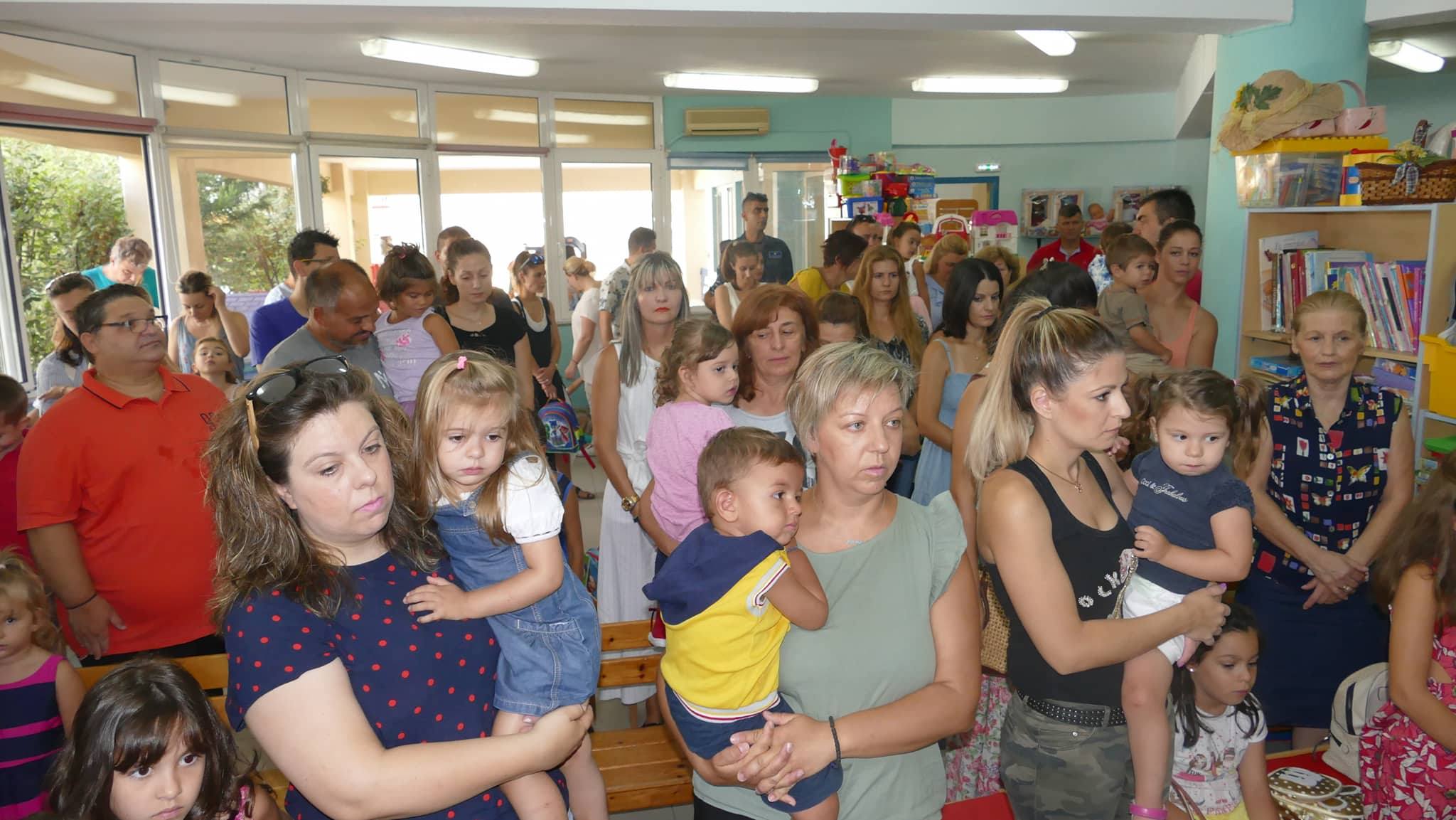 «Επίσημη» πρώτη στους Παιδ. Σταθμούς (φωτ. + βίντεο) - larissanet.gr
