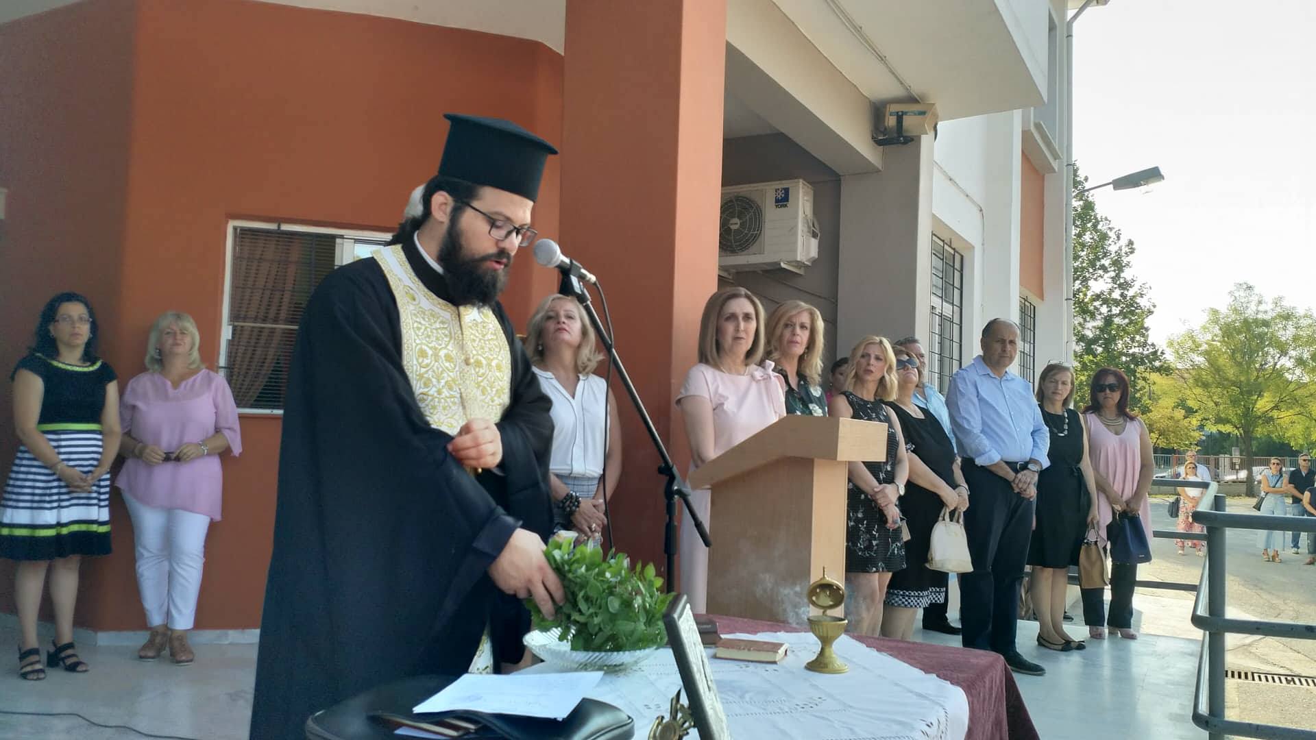 «Πρώτο κουδούνι» για τους μαθητές στη Λάρισα (φωτ. + βίντεο ...