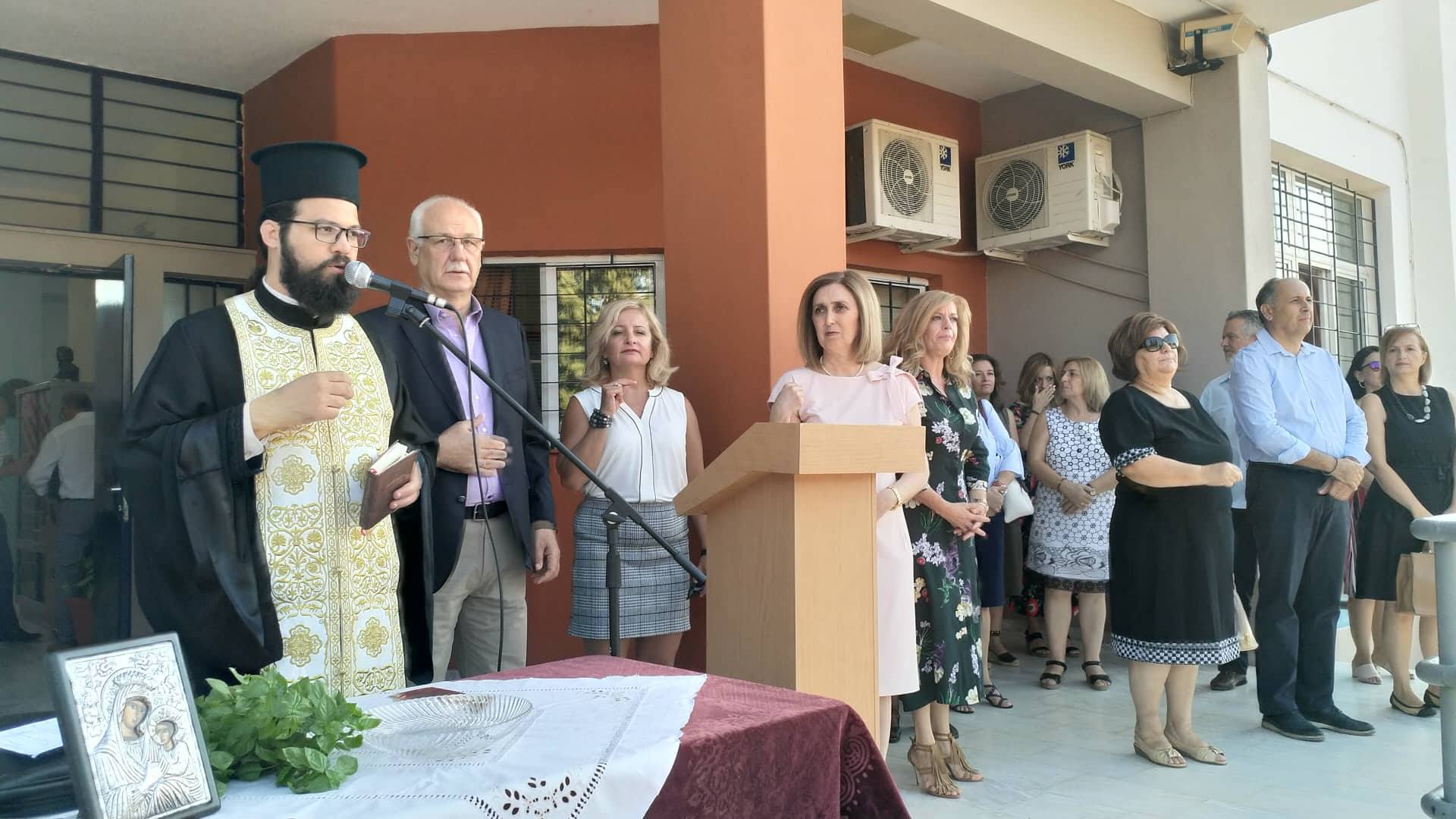 «Πρώτο κουδούνι» για τους μαθητές στη Λάρισα (φωτ. + βίντεο ...