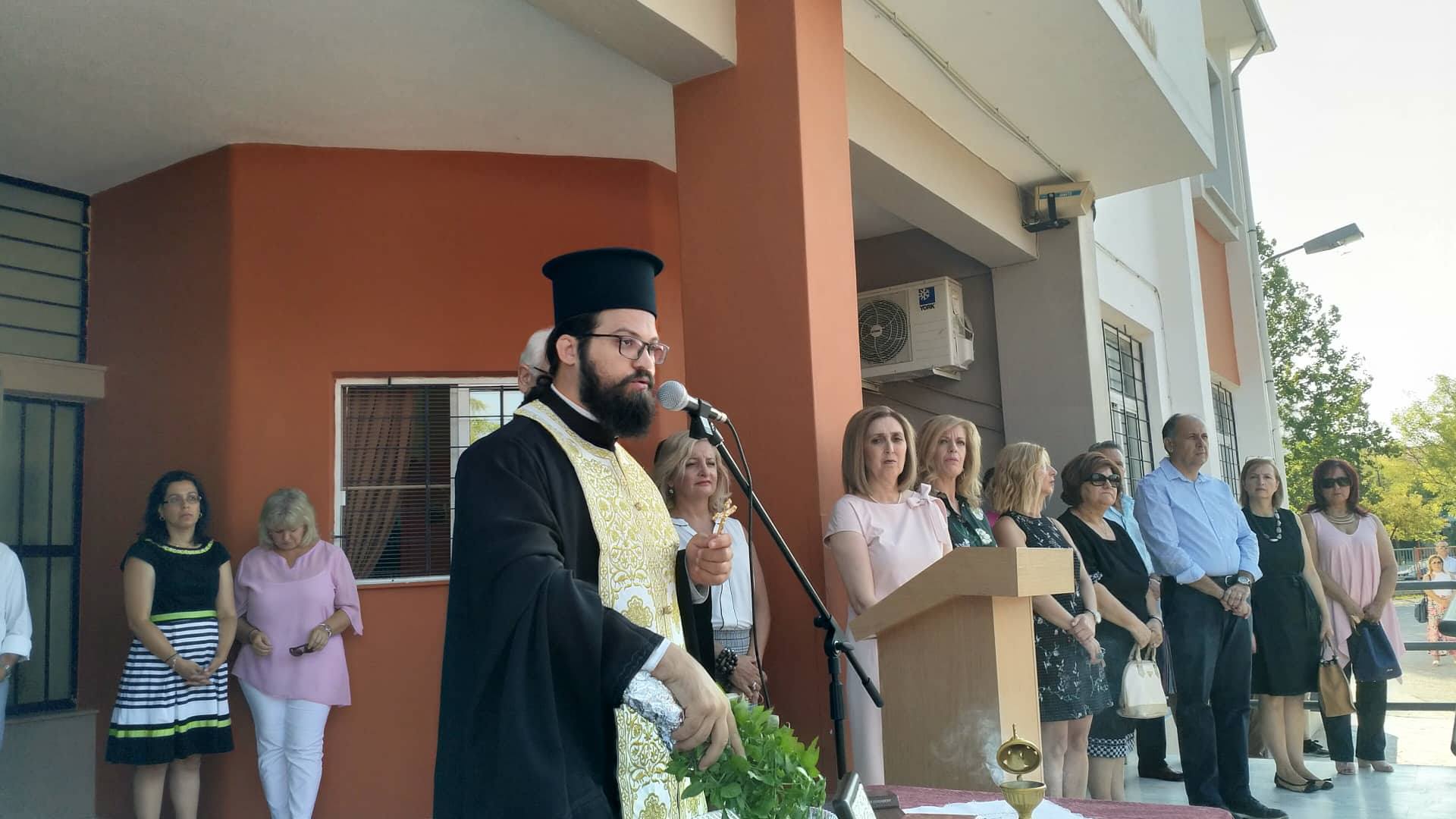 «Πρώτο κουδούνι» για τους μαθητές στη Λάρισα (φωτ. + βίντεο ...
