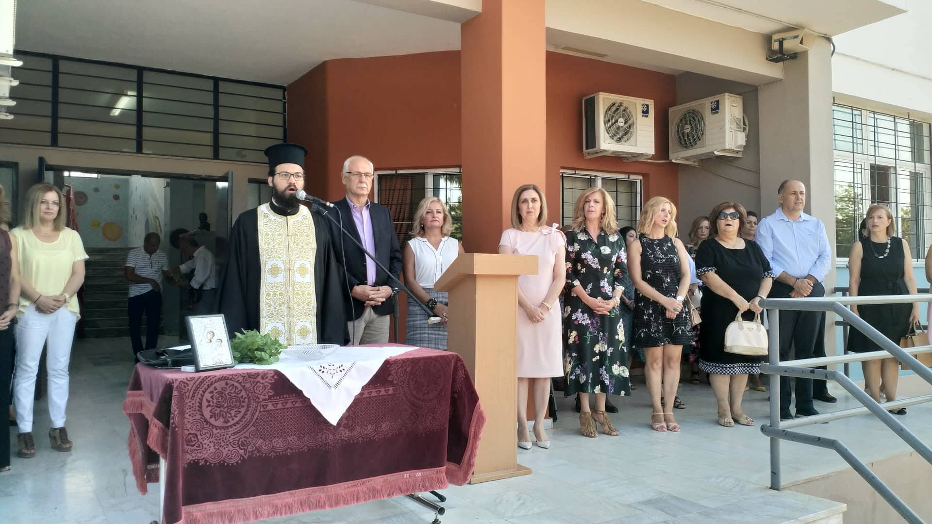 «Πρώτο κουδούνι» για τους μαθητές στη Λάρισα (φωτ. + βίντεο ...