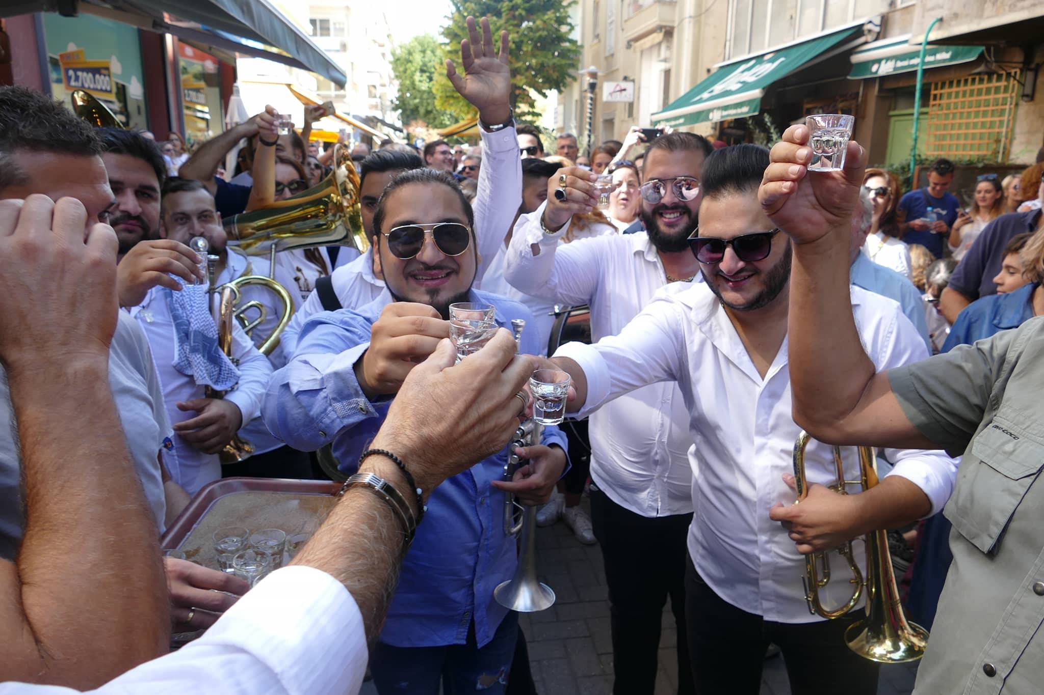 Όταν Δημοτική Αρχή και Μάρκοβιτς γεύτηκαν το «ουίσκι του κάμπου» (φωτ ...