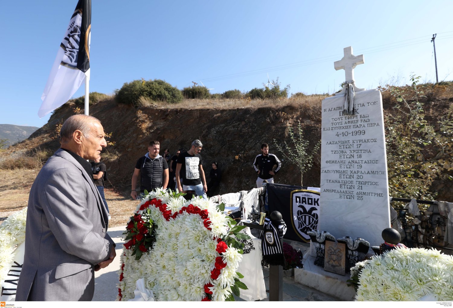 Μνημόσυνο για τους αδικοχαμένους φιλάθλους του ΠΑΟΚ στα Τέμπη (φωτ ...
