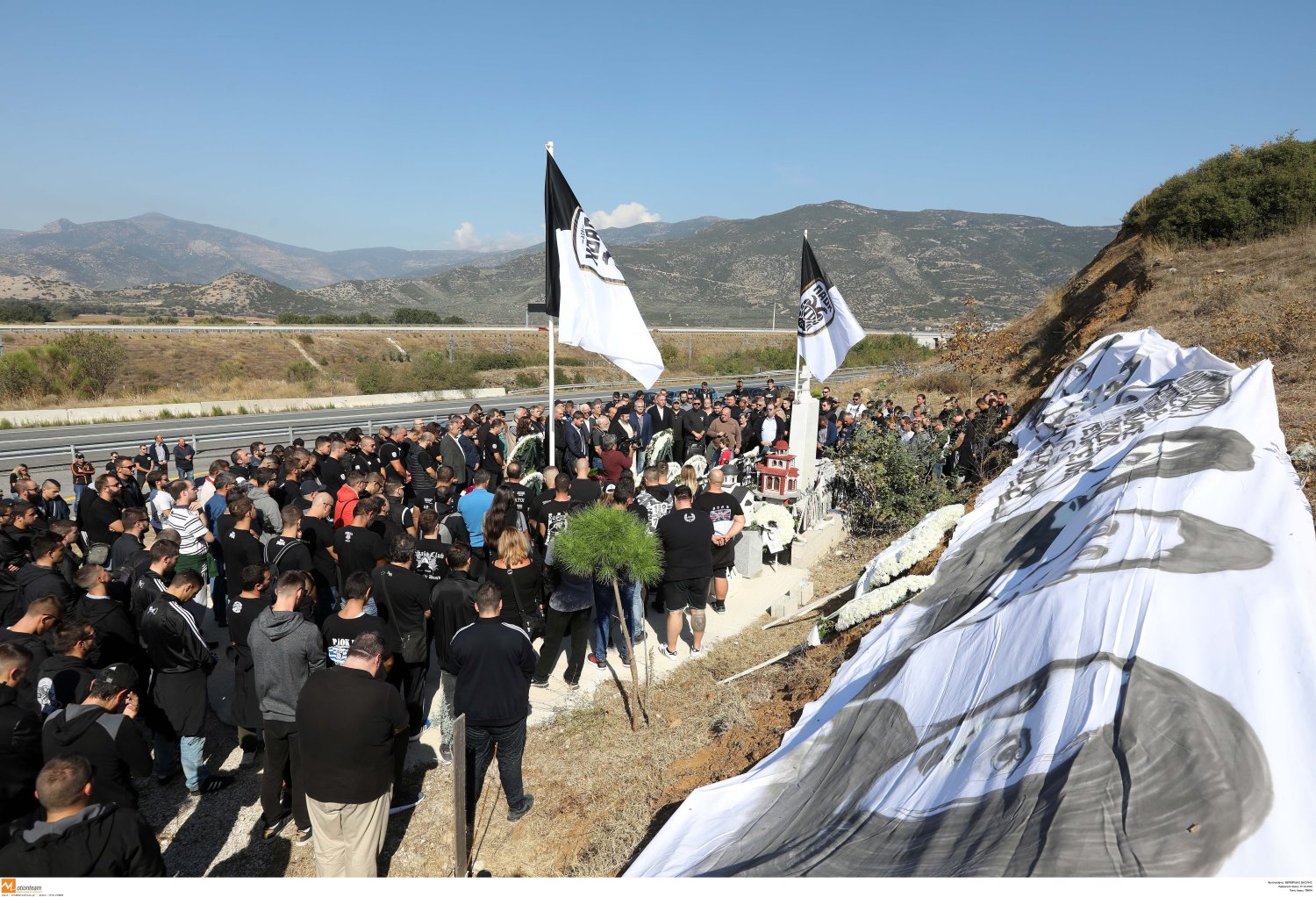 Μνημόσυνο για τους αδικοχαμένους φιλάθλους του ΠΑΟΚ στα Τέμπη (φωτ ...
