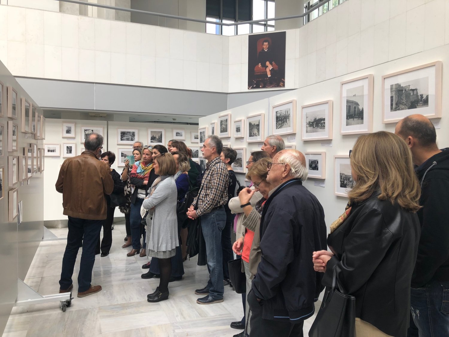 Ξενάγηση στην έκθεση φωτογραφίας «Η Μνήμη της Πόλης – Λάρισα – Κατοχή ...