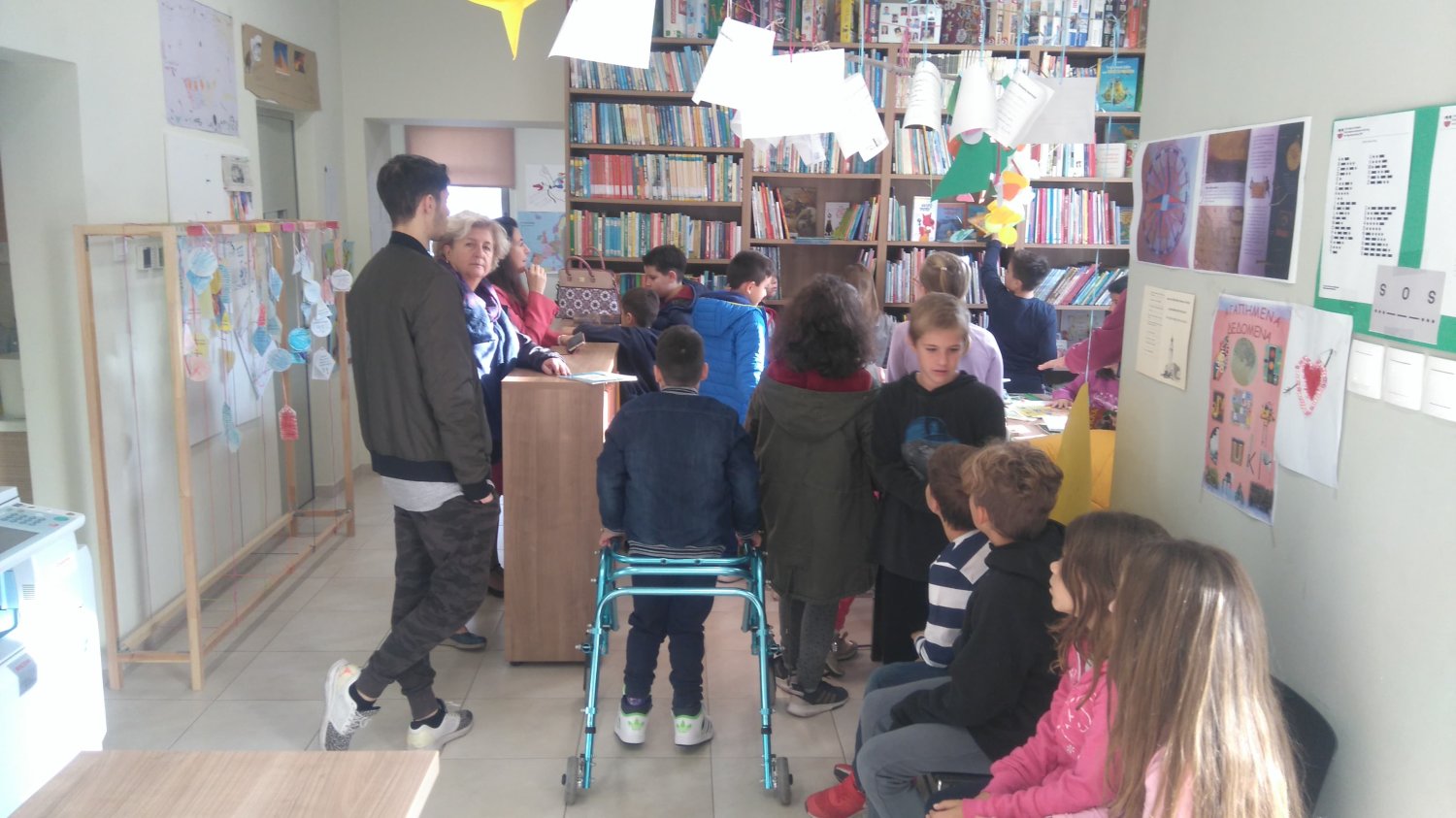 Στη Δημοτική Βιβλιοθήκη Νίκαιας παιδιά «γνώρισαν» τον Πηνειό ...