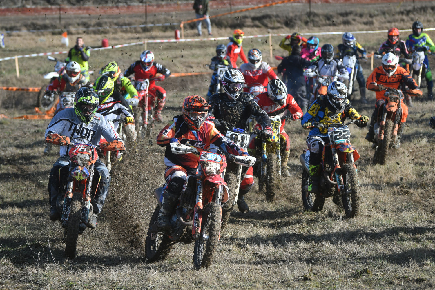 Εικόνες από τους αγώνες Motocross στη Μεσοράχη - larissanet.gr