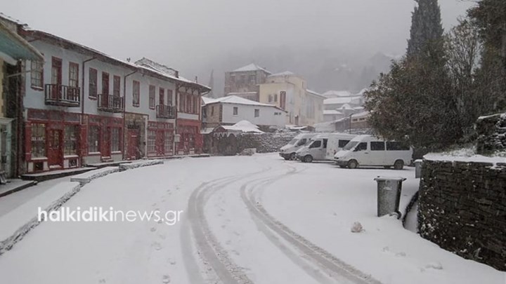 Αποκλεισμένο από τα χιόνια το Άγιο Όρος - larissanet.gr