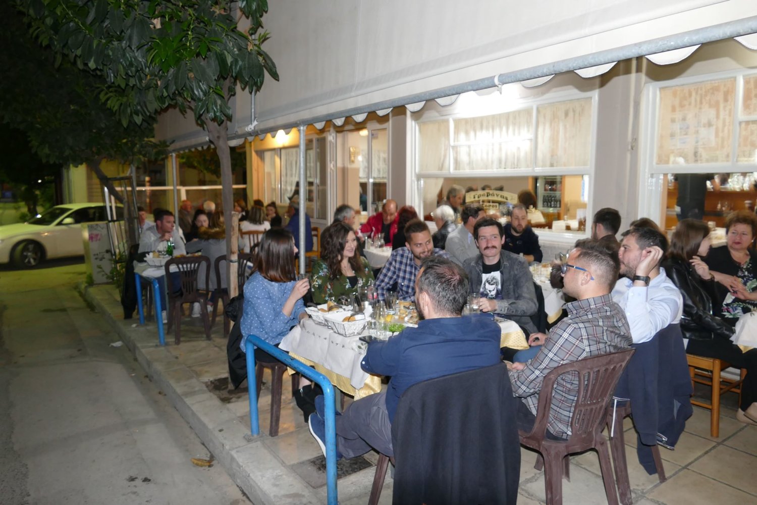 Μετά τον Επιτάφιο, στα τσιπουράδικα οι Λαρισαίοι (φωτ.) - larissanet.gr