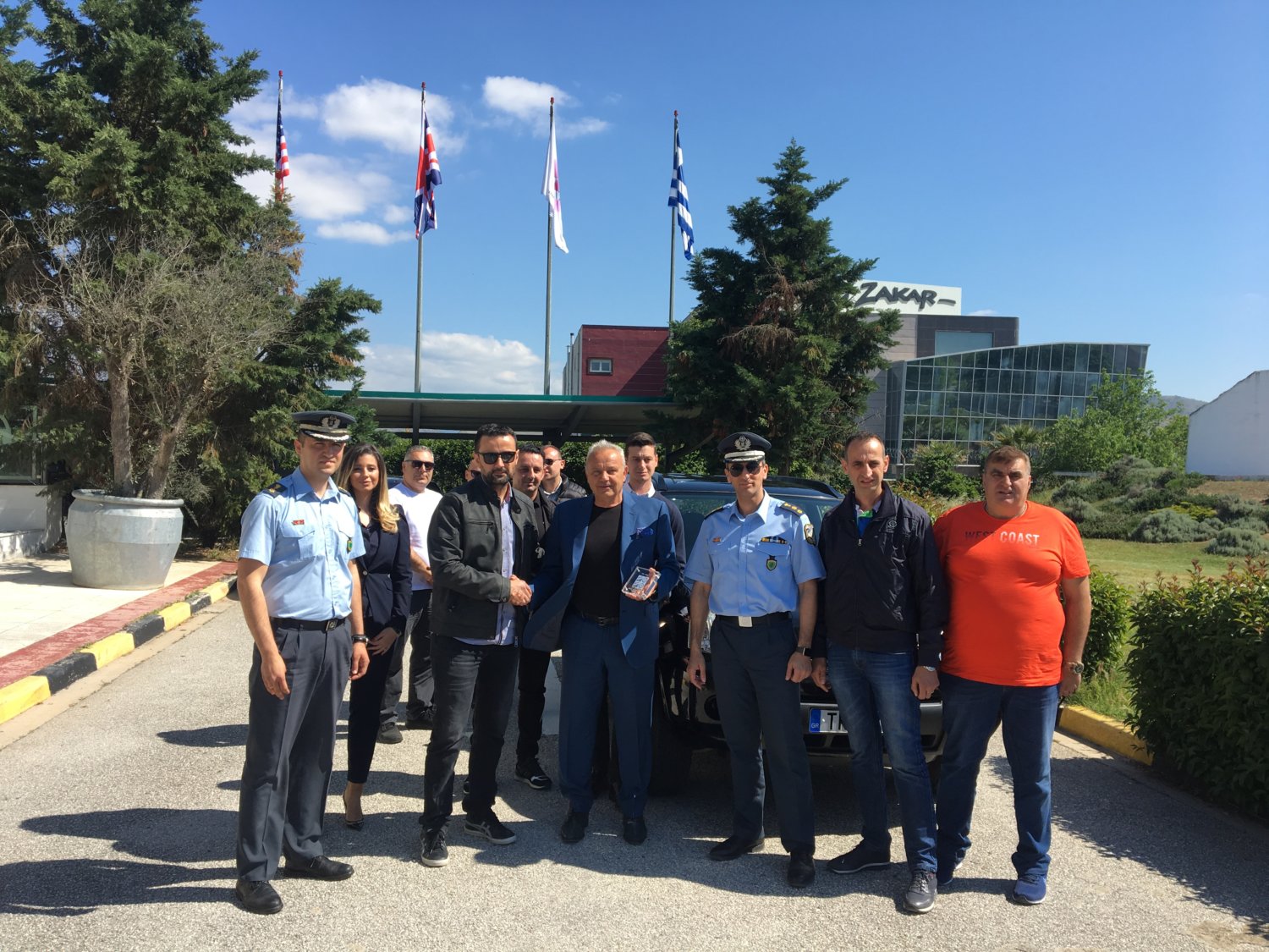 Δωρεά οχήματος της εταιρίας Soukos Robots στο Αστυνομικό Τμήμα Τεμπών ...