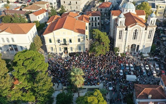 Σάμος: Κάτοικοι και φορείς απαίτησαν άμεση αποσυμφόρηση - larissanet.gr