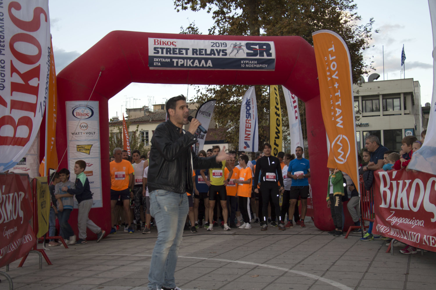 Τα Τρίκαλα «αγκάλιασαν» τα Βίκος Street Relays - larissanet.gr